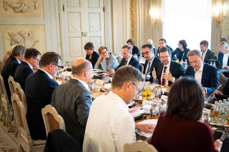 Understanding the Difference between Ministers and State Secretaries in ...